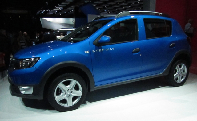 Renault Sandero Stepway Photos and Specs. Photo: Renault Sandero ...