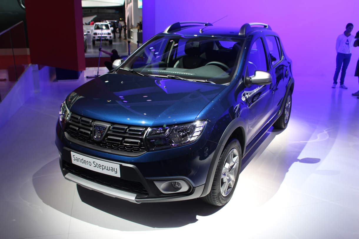 Renault Logan Stepway Photos and Specs. Photo: Renault Logan Stepway ...