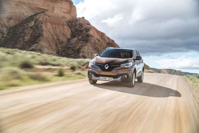 Renault Kadjar Photos and Specs. Photo: Renault Kadjar exterior photo ...