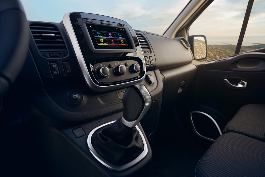 Renault Master Photos and Specs. Photo: Renault Master interior ...