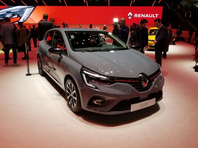 Renault Clio Photos and Specs. Photo: Renault Clio reviews model and 57 ...
