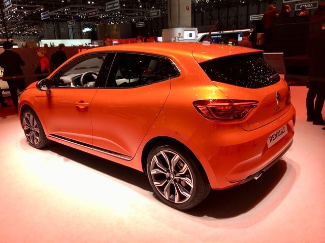 Renault Clio 5-door Photos and Specs. Photo: Renault Clio 5-door modern ...