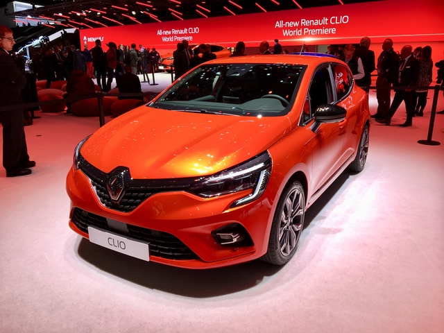 Renault Clio 5-door Photos and Specs. Photo: Renault Clio 5-door modern ...