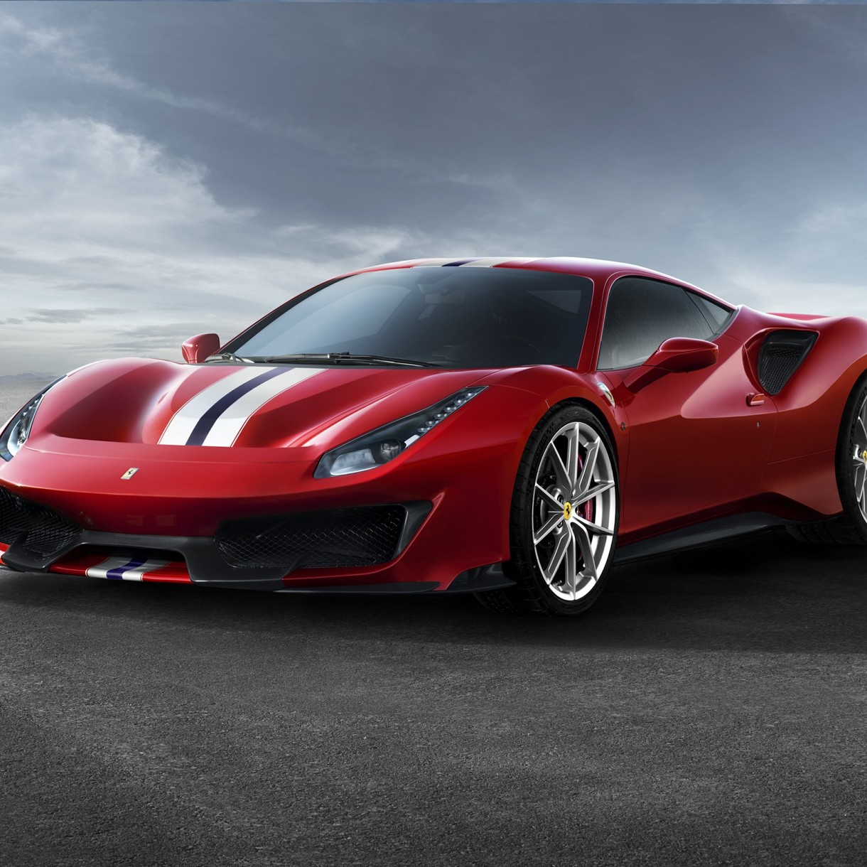Ferrari 488 Pista Photos and Specs. Photo: Ferrari 488 Pista modern ...