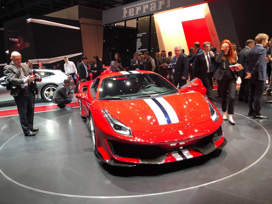 Ferrari 488 Pista Photos and Specs. Photo: Ferrari 488 Pista ...