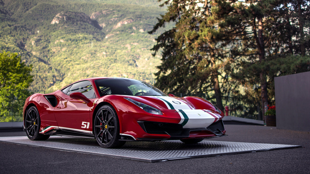 Ferrari 488 Pista Photos and Specs. Photo: Ferrari 488 Pista ...