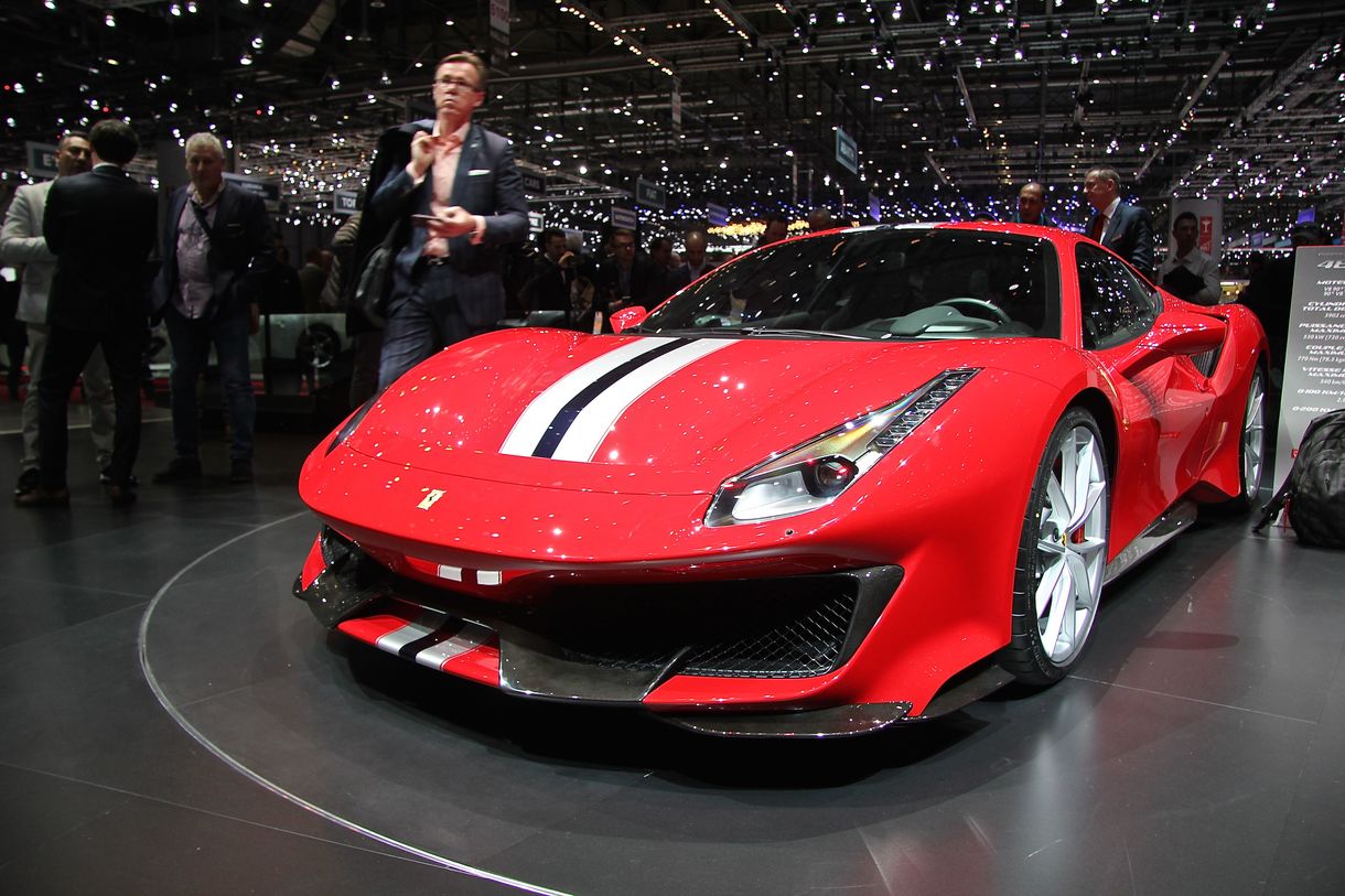 Ferrari 488 Pista Spider Photos and Specs. Photo: Ferrari 488 Pista ...