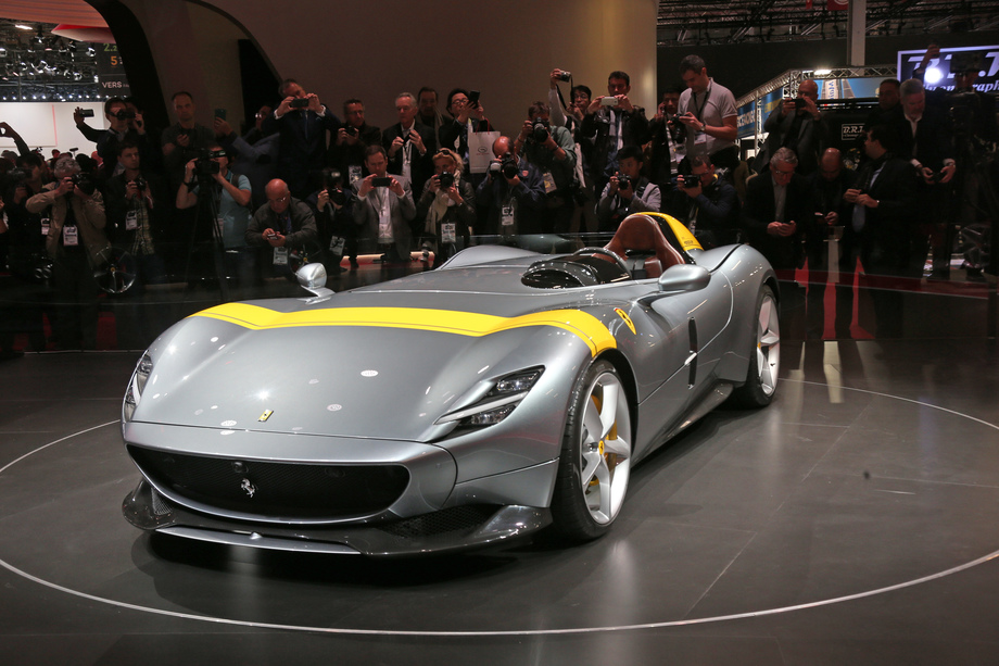 Ferrari 488 Pista Spider Photos and Specs. Photo: Ferrari 488 Pista ...