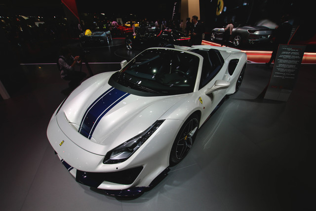 Ferrari 488 Pista Spider Photos and Specs. Photo: Ferrari 488 Pista ...