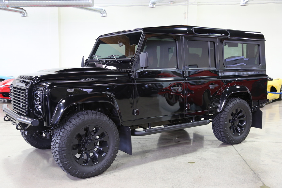 Land Rover Defender 110 Photos and Specs. Photo: Land Rover Defender ...