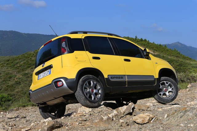 Fiat 500L Cross Photos and Specs. Photo: Fiat 500L Cross accessories ...