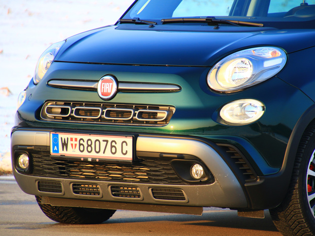Fiat 500L Cross Photos and Specs. Photo: Fiat 500L Cross modern ...