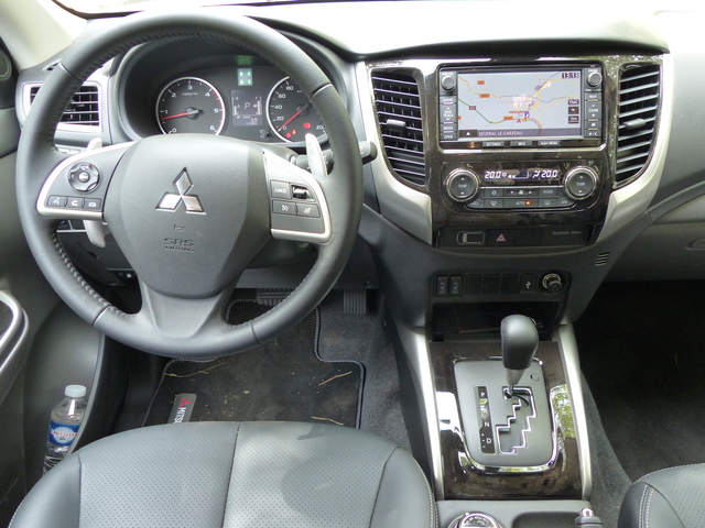 Fiat Fullback Double Cab Photos and Specs. Photo: Fiat Fullback Double ...