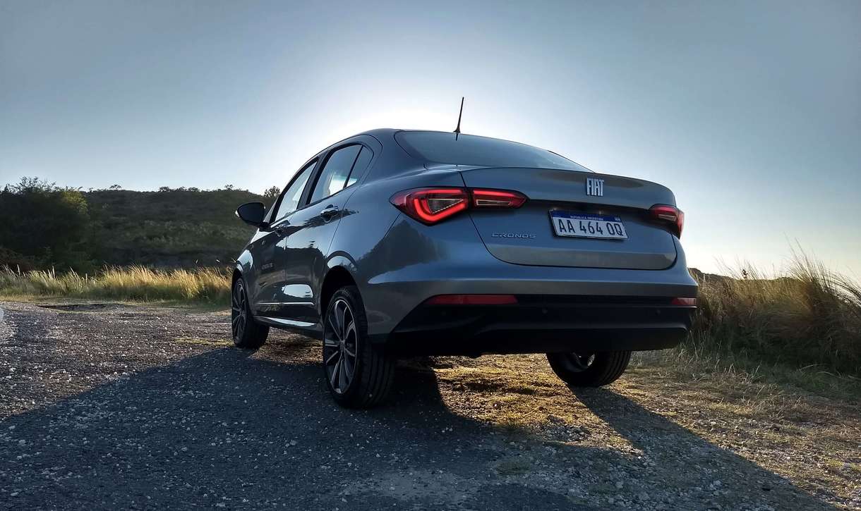 Fiat Cronos Photos and Specs. Photo: Fiat Cronos sedan model and 32 ...