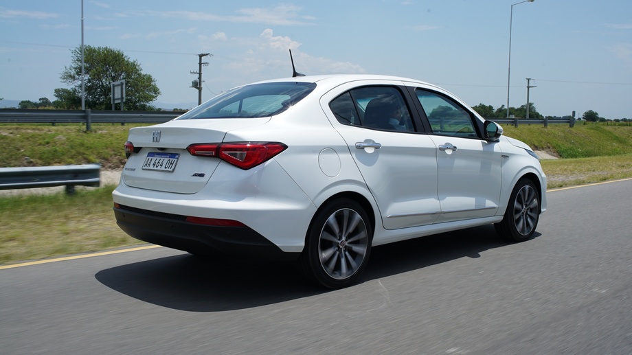 Fiat Cronos Photos and Specs. Photo: Fiat Cronos hd model and 32 ...