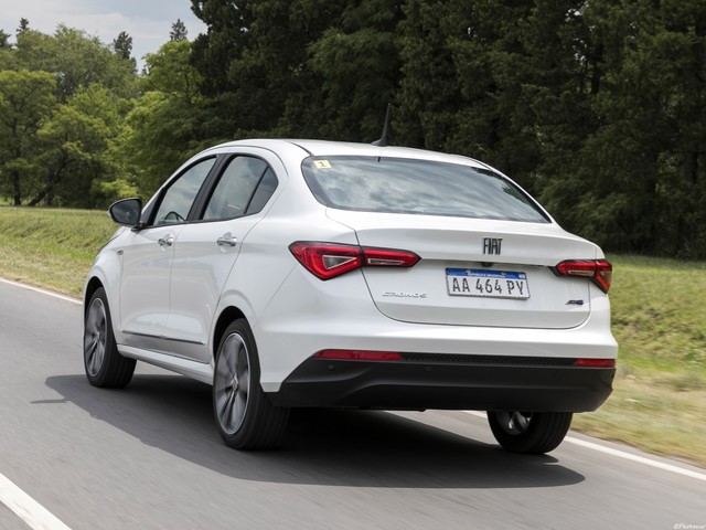 Fiat Cronos Photos and Specs. Photo: Fiat Cronos sedan model and 32 ...