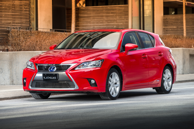 Lexus CT 200h Photos and Specs. Photo: Lexus CT 200h interior restyling ...