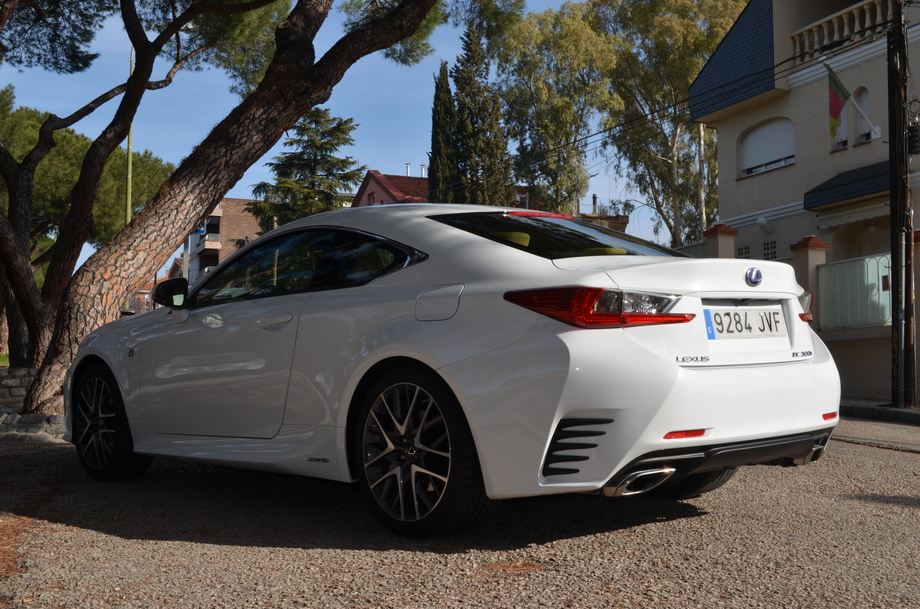 Lexus IS 300h Photos and Specs. Photo: Lexus IS 300h reviews model and ...