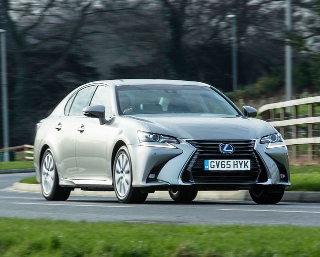 Lexus IS 300h Photos and Specs. Photo: Lexus IS 300h modern restyling ...