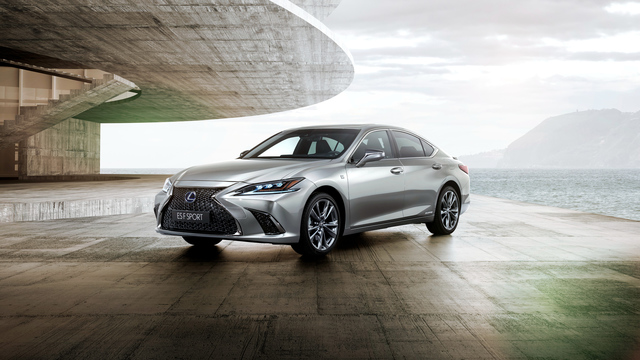 Lexus IS 300h Photos and Specs. Photo: Lexus IS 300h accessories 2017 ...