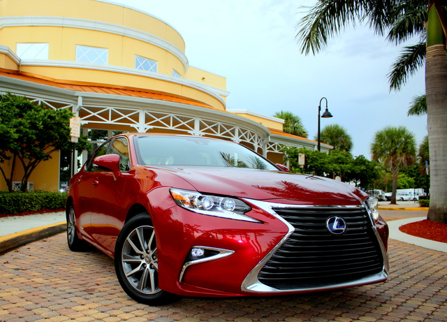 Lexus IS 300h Photos and Specs. Photo: Lexus IS 300h accessories 2017 ...