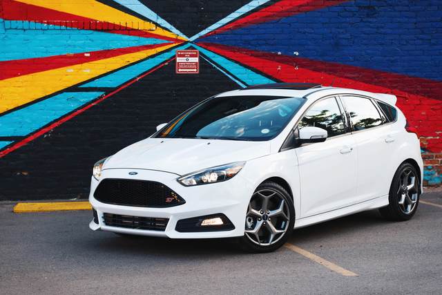 Ford Focus Photos and Specs. Photo: Ford Focus hd 2018 and 32 perfect ...