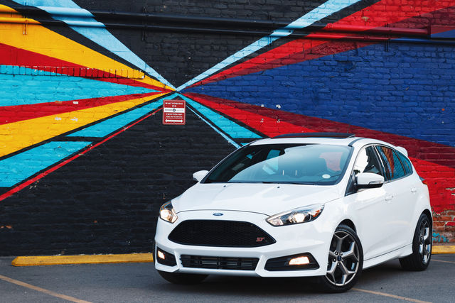 Ford Focus Photos and Specs. Photo: Ford Focus accessories ...