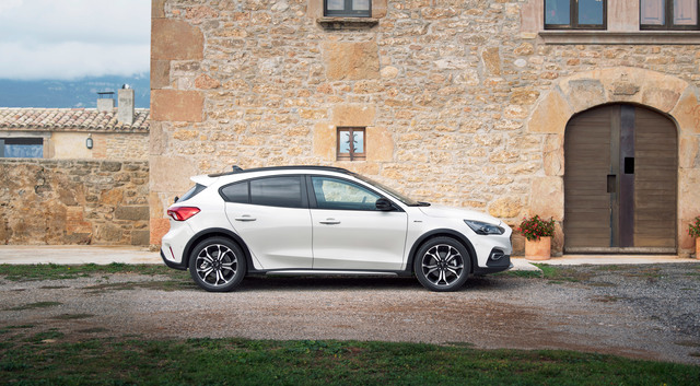 Ford Focus Active Photos and Specs. Photo: Ford Focus Active 4k model ...