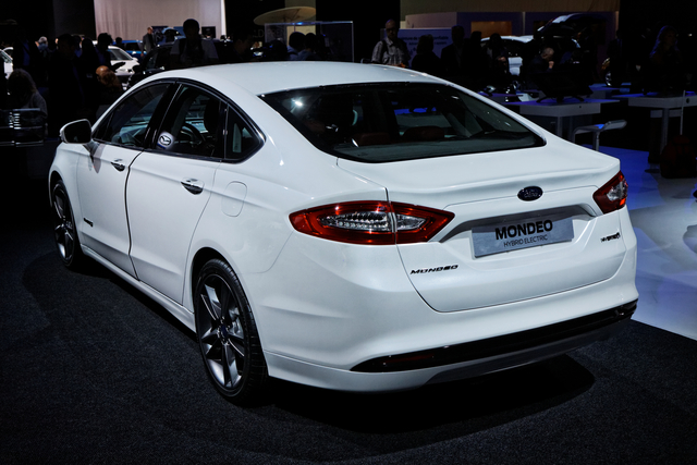 Ford Mondeo Liftback Photos and Specs. Photo: Ford Mondeo Liftback best ...
