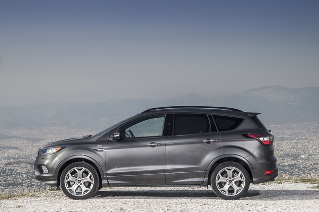Ford Kuga Photos and Specs. Photo: Ford Kuga exterior photo and 27 ...