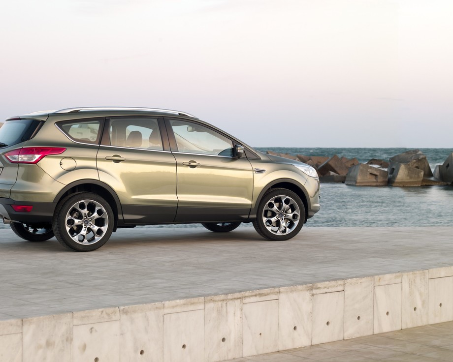 Ford Kuga Photos and Specs. Photo: Ford Kuga exterior model and 27 ...