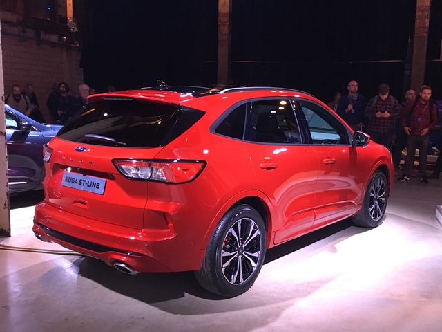 Ford Kuga Photos and Specs. Photo: Ford Kuga 4k model and 27 perfect ...