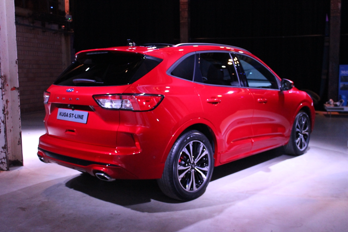 Ford Kuga Photos and Specs. Photo: Ford Kuga 4k model and 27 perfect ...