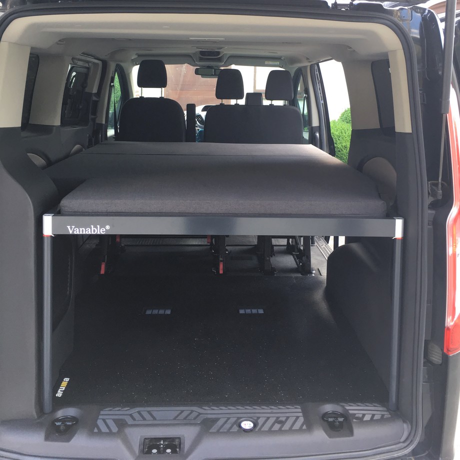 Ford Tourneo Custom Photos and Specs. Photo: Ford Tourneo Custom ...