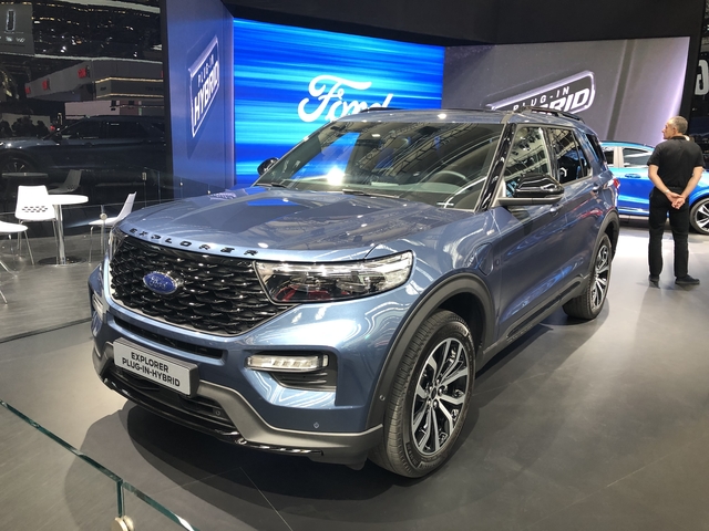 Ford Explorer Photos and Specs. Photo: Ford Explorer suv photo and 40 ...