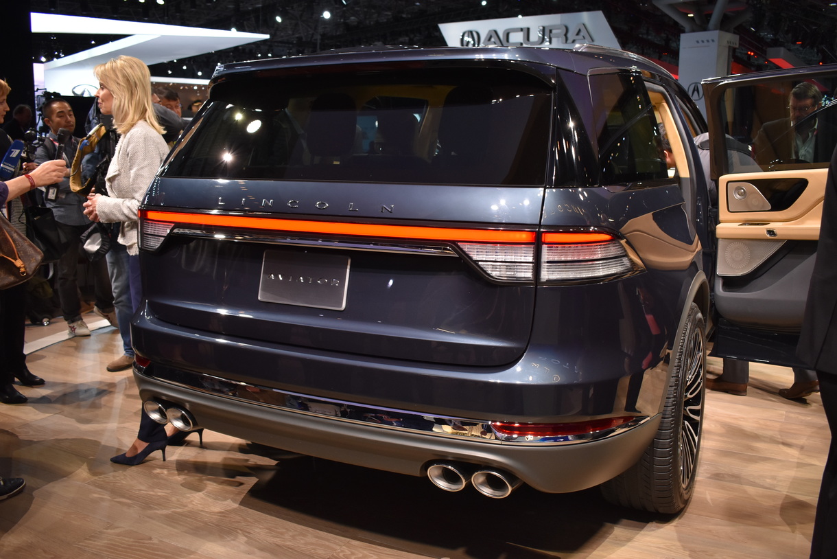 Lincoln Aviator Photos and Specs. Photo: Lincoln Aviator mod 2019 and ...