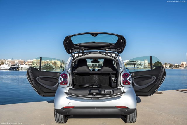 smart EQ fortwo coupe Photos and Specs. Photo: smart EQ fortwo coupe ...