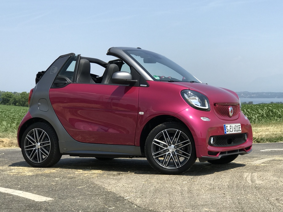 smart EQ fortwo cabrio Photos and Specs. Photo: smart EQ fortwo cabrio ...