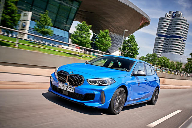 BMW 1 Series (F40) Photos and Specs. Photo: BMW 1 Series (F40) interior ...