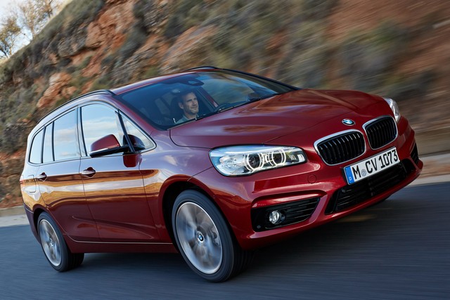 BMW 2 Series Active Tourer (F45) Photos and Specs. Photo: BMW 2 Series ...