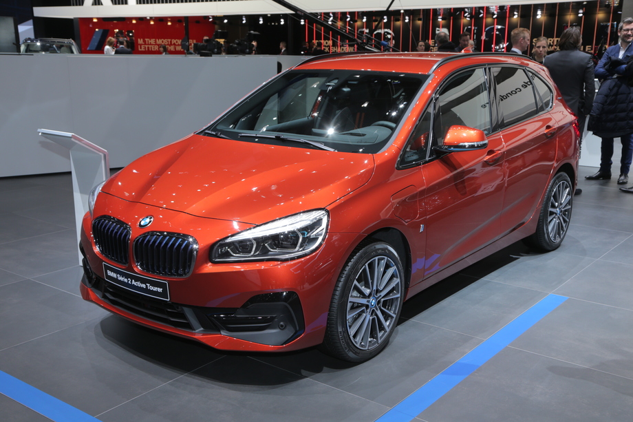 BMW 2 Series Active Tourer (F45) Photos and Specs. Photo: BMW 2 Series ...