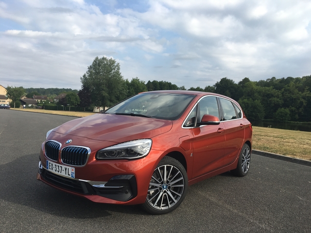 BMW 2 Series Active Tourer (F45) Photos and Specs. Photo: BMW 2 Series ...