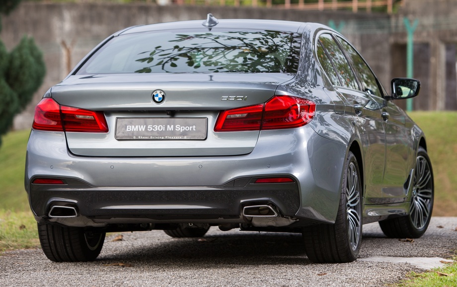 BMW 5 Series Sedan (G30) Photos and Specs. Photo: BMW 5 Series Sedan ...