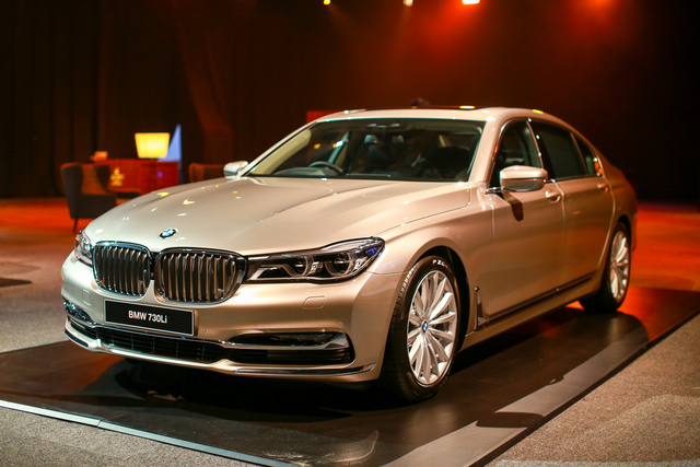 BMW 7 Series (G11) Photos and Specs. Photo: BMW 7 Series (G11) mod ...