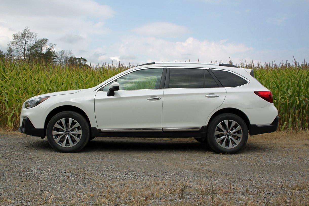 Subaru Outback Photos and Specs. Photo: Subaru Outback mod 2017 and 21 ...