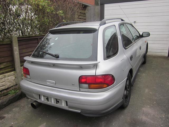 Subaru Impreza Hatchback Photos and Specs. Photo: Subaru Impreza ...