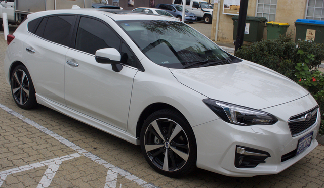 Subaru Impreza Hatchback Photos and Specs. Photo: Subaru Impreza ...