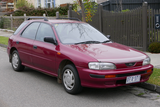 Subaru Impreza Hatchback Photos and Specs. Photo: Subaru Impreza ...