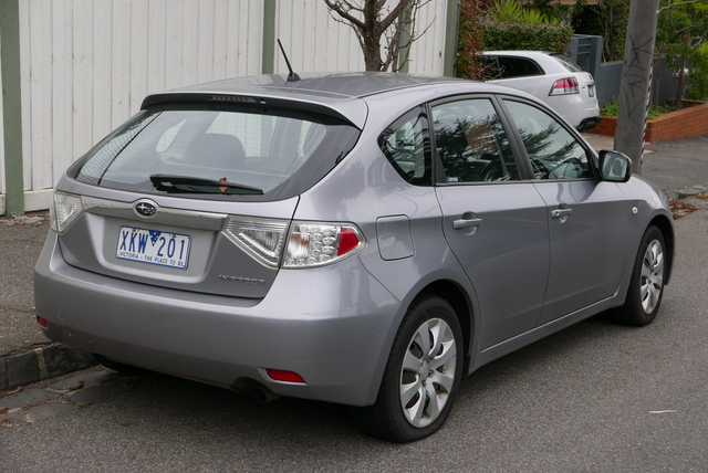 Subaru Impreza Hatchback Photos and Specs. Photo: Subaru Impreza ...