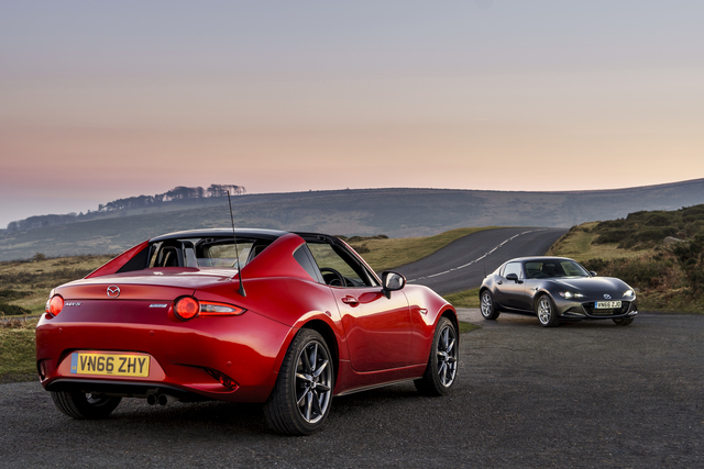 Mazda MX-5 RF Photos and Specs. Photo: Mazda MX-5 RF mod photo and 25 ...
